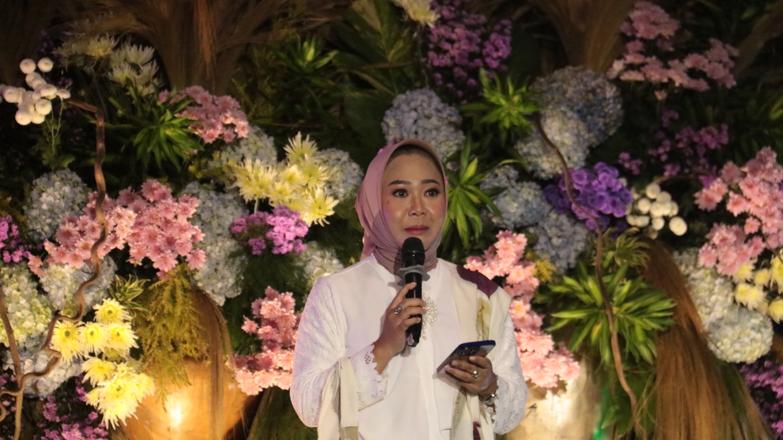 Gunakan Goa jadi Arena Catwalk, Fashion In The Cave Memukau Penonton ...