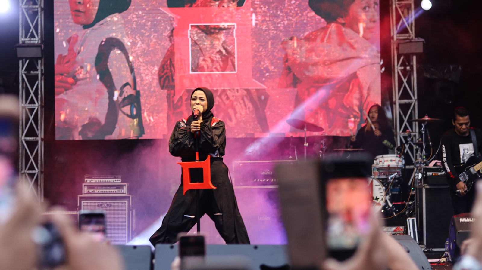 Tampil Di Amazing Golaga Festival, Tantri Kotak Kagumi Pesona Golaga ...