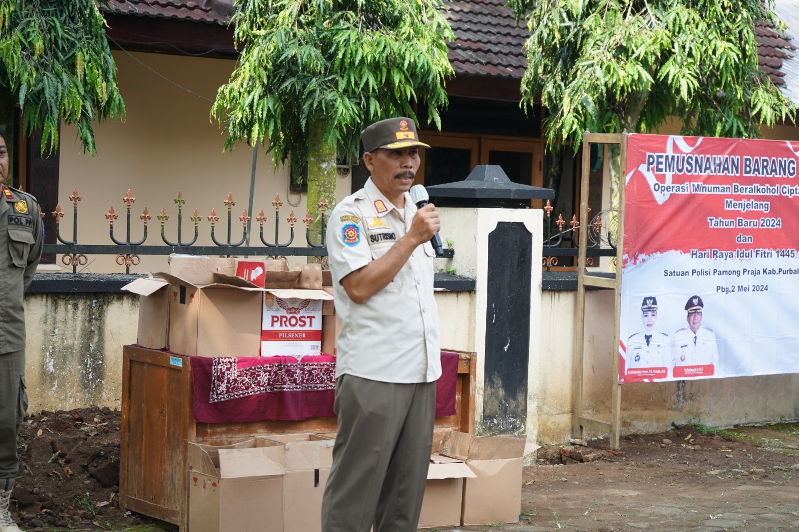 1250 Botol Miras Dimusnahkan Satpol PP Kabupaten Purbalingga - Pemerintah Kabupaten Purbalingga